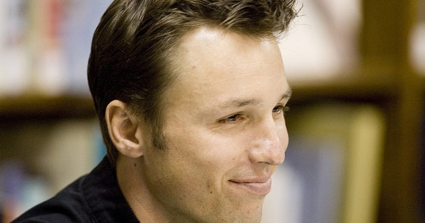 markus zusak large icon – For Reading Addicts