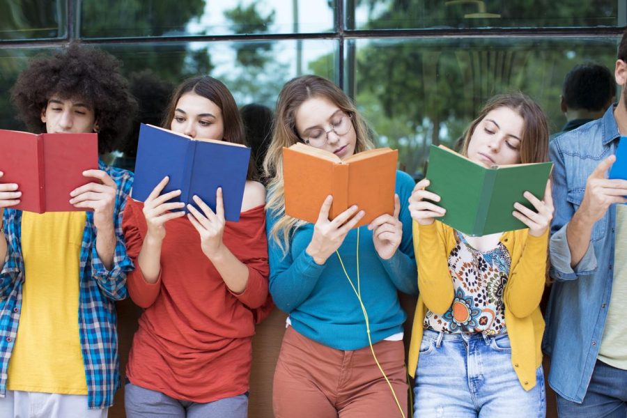 Study suggests teens are giving up on books. – For Reading Addicts