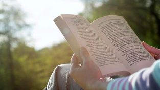 Get Paid to Read: Company Offers Readers $200 Per Book – For Reading ...
